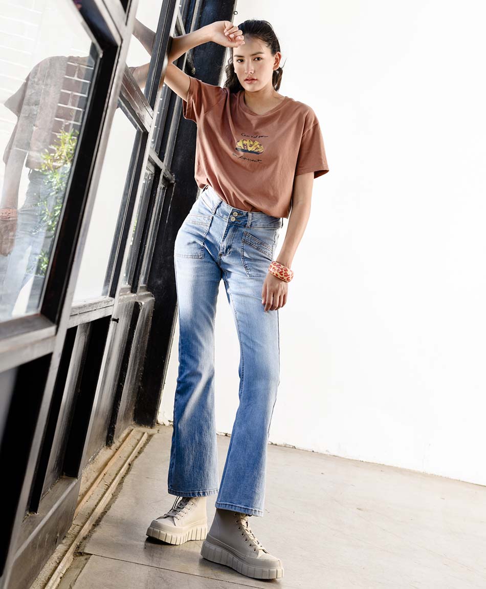 Jeans mujer bolsillo diagonal flare - TRICOT